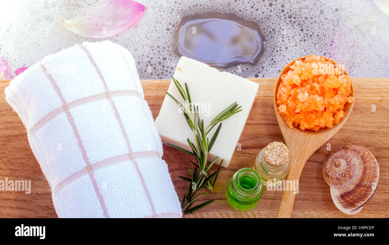 Spa and wellness treatment setup on wooden panel Stock Photo - Alamy