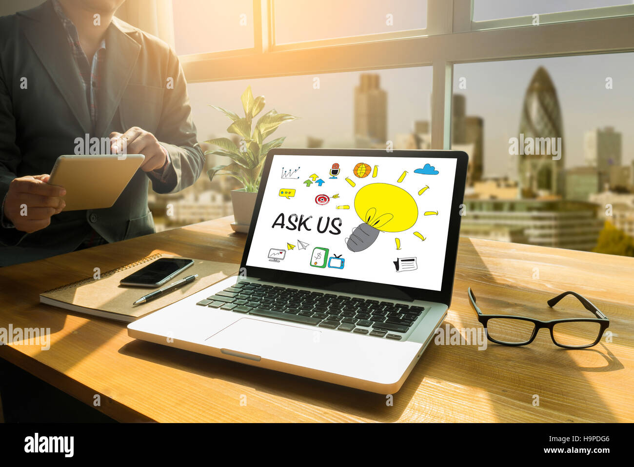 Businessman asked for help hi-res stock photography and images - Alamy