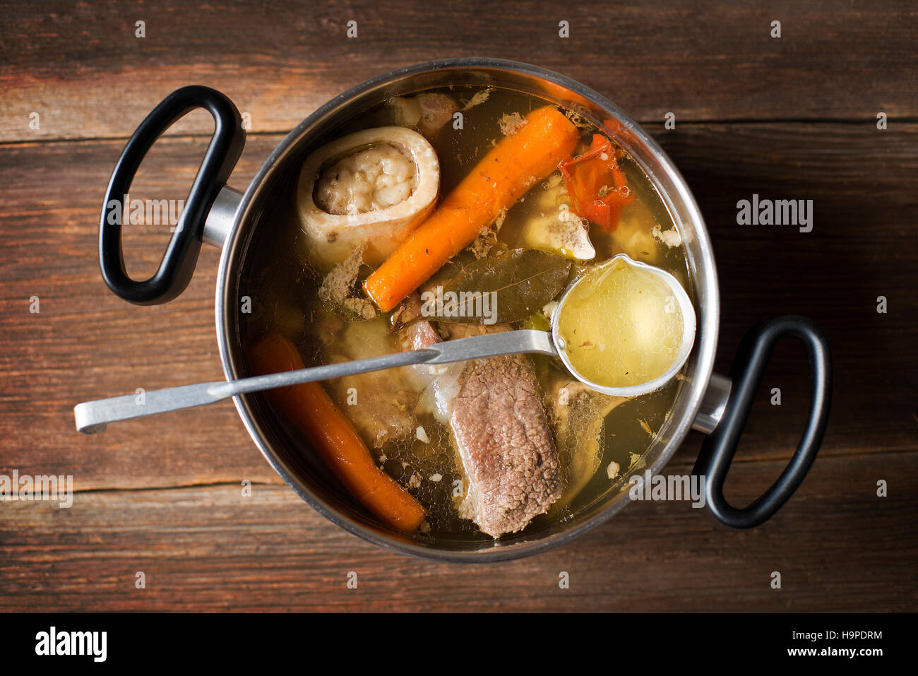 Freshly cooked beef soup in large pot Stock Photo - Alamy