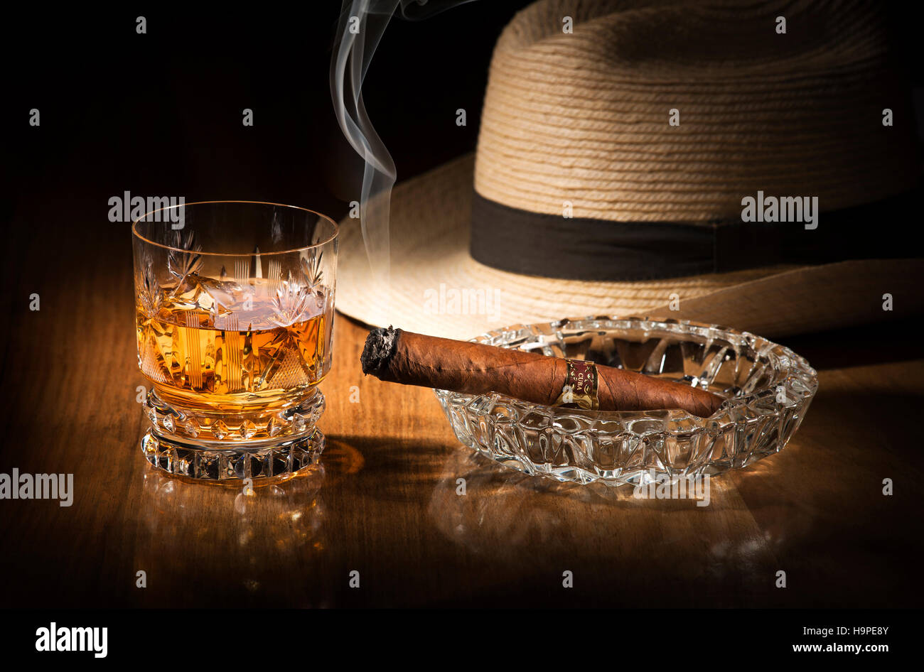Cuban style rum and cigar close up Stock Photo - Alamy