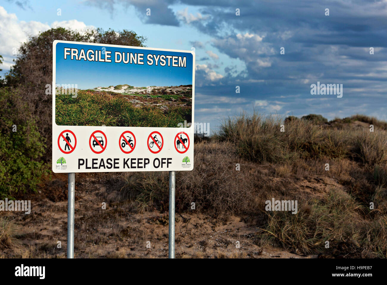 Fragile please do not touch sign hi-res stock photography and images ...