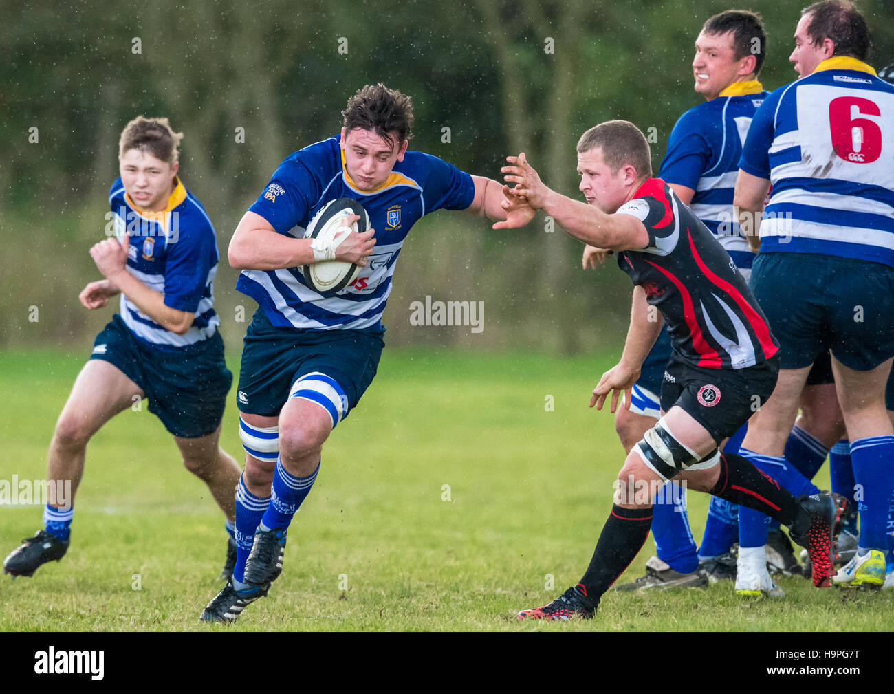 Rugby player running ball hi-res stock photography and images - Alamy