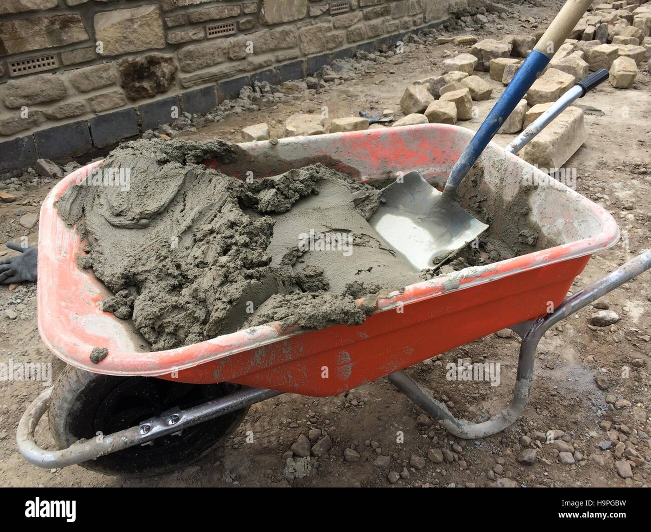 Wheelbarrow full of masonry mortar Stock Photo - Alamy