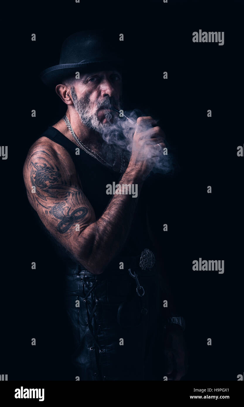 Portrait of urban man who smoking pipe,low key Stock Photo - Alamy