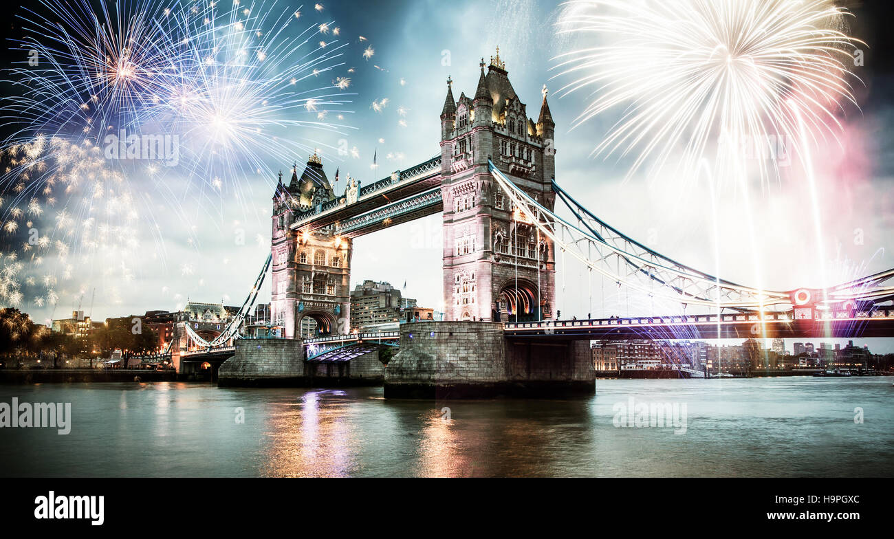 New drawbridge at the tower of london hi-res stock photography and ...