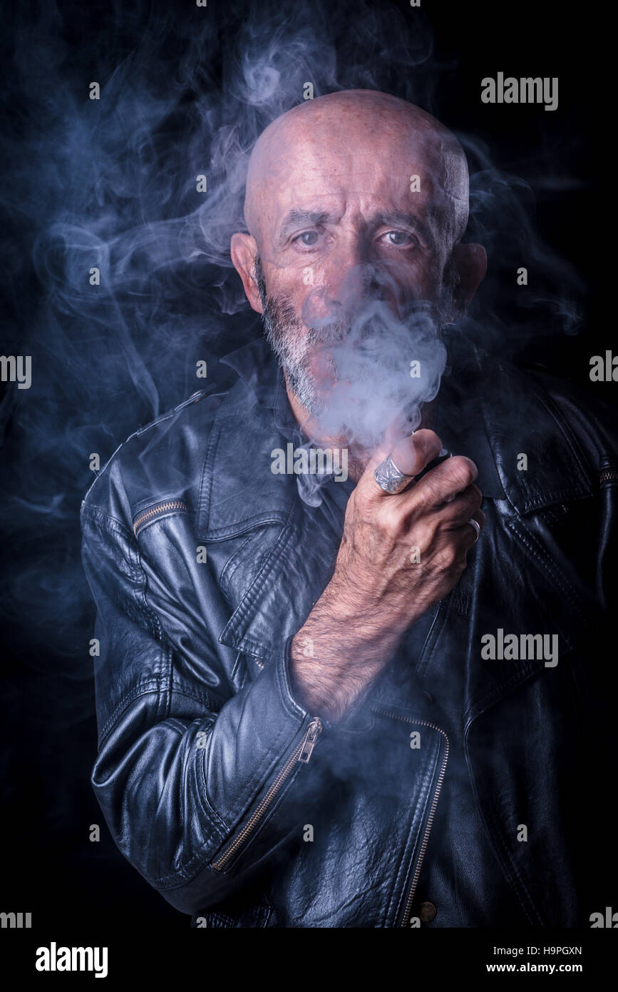 Low key smoking hi-res stock photography and images - Alamy