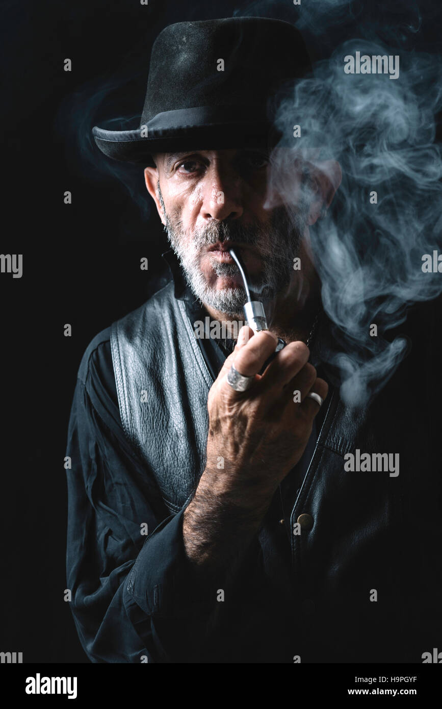 Low key smoking hi-res stock photography and images - Alamy