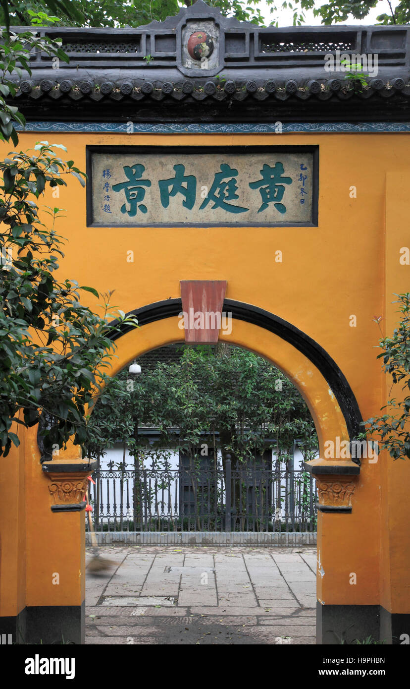 China, Zhejiang, Hangzhou, Baopu Taoist Temple, gate Stock Photo - Alamy