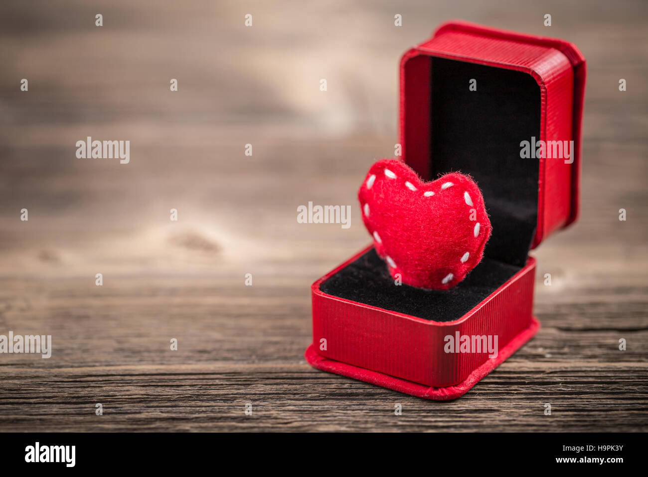 Heart symbol ring box hi-res stock photography and images - Alamy