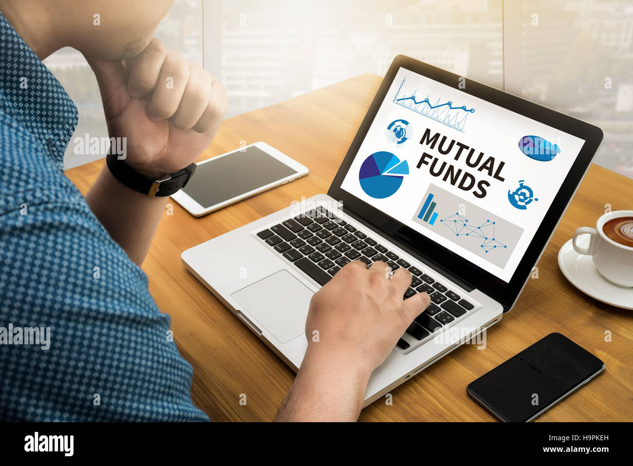 Mutual fund advertisement hi-res stock photography and images - Alamy