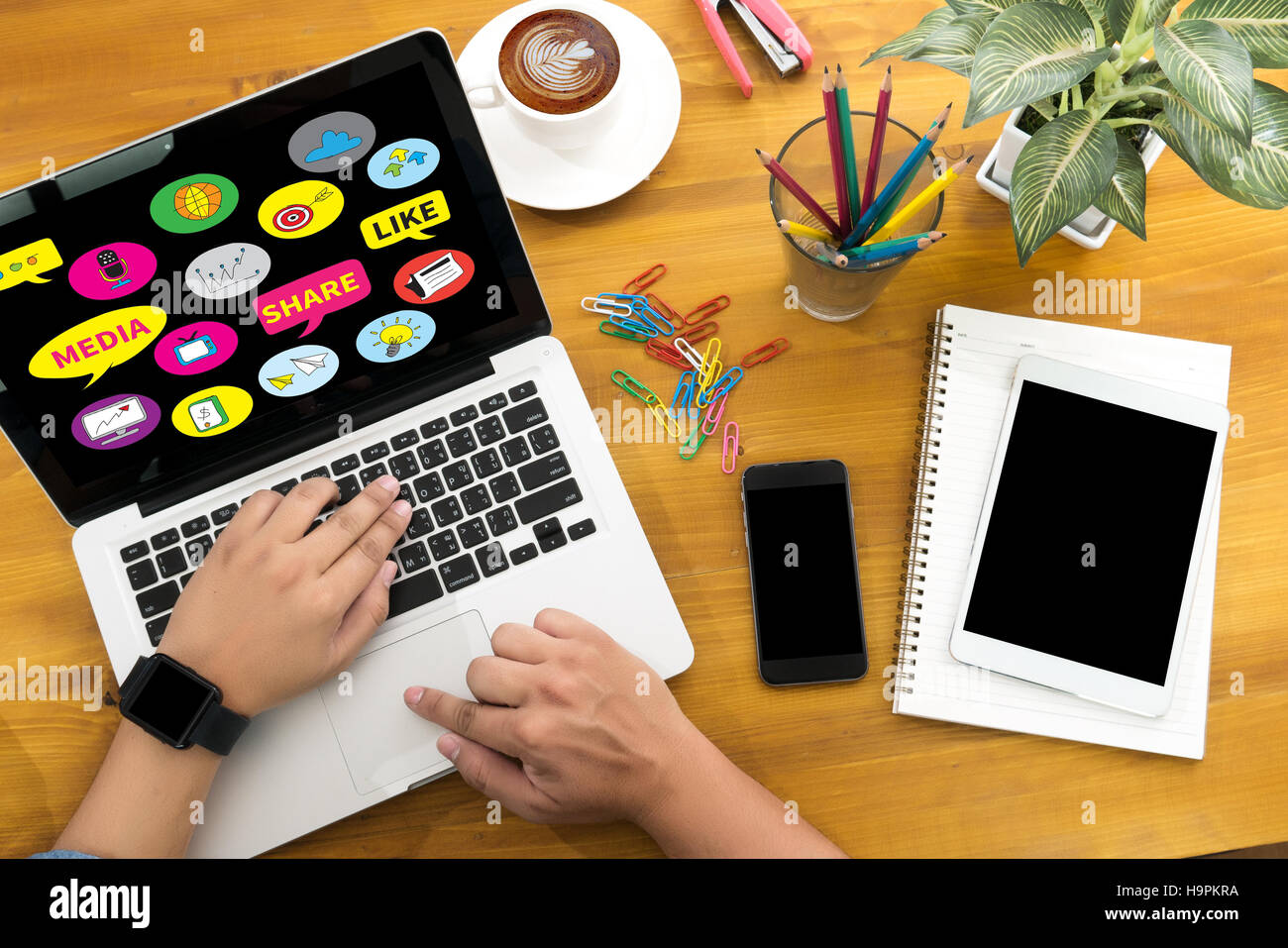 Connecting and Sharing Social Media people use connect Stock Photo - Alamy