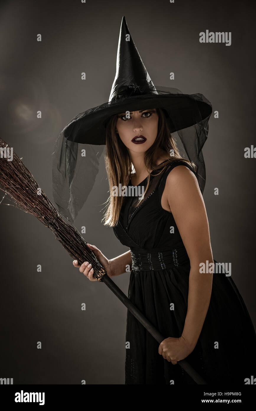 Angry witch hi-res stock photography and images - Alamy