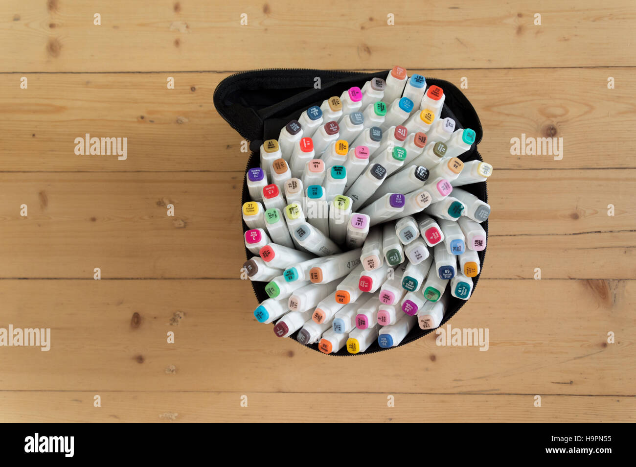 Set of markers on old wooden table - top view Stock Photo - Alamy