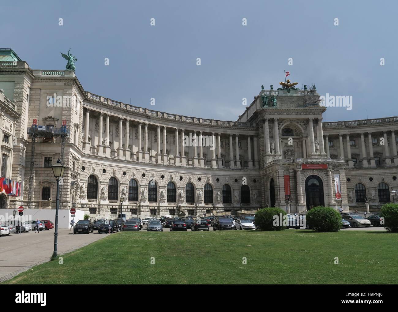 Hofburg Palace and Heldenplatz in Austrias Capital Vienna Stock Photo ...