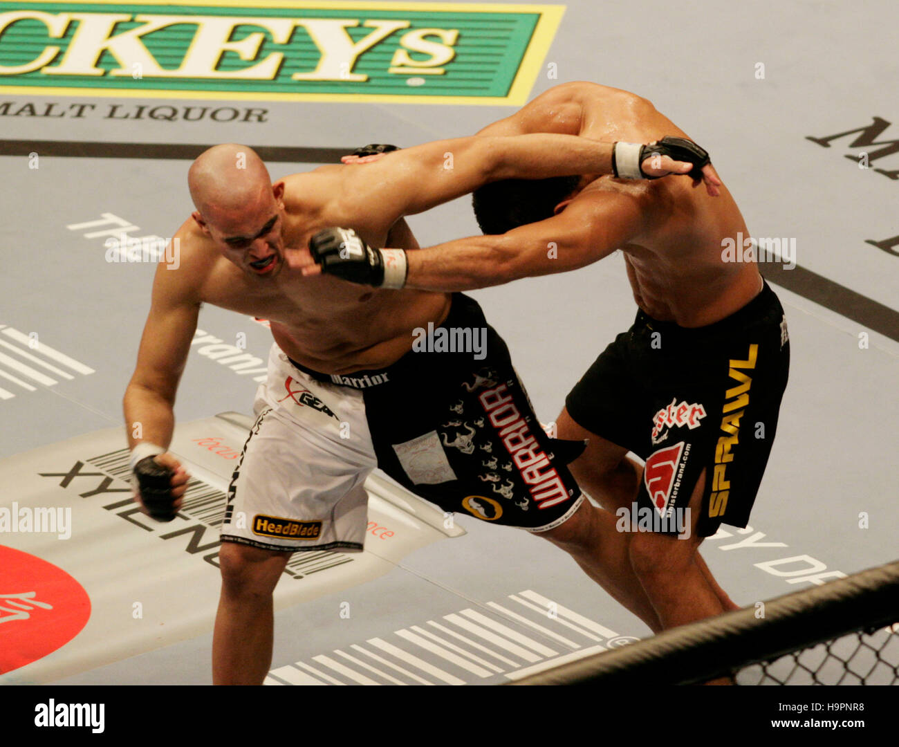 Lyoto Machida, right, fights Sam Hoger at the Ultimate Fighting ...