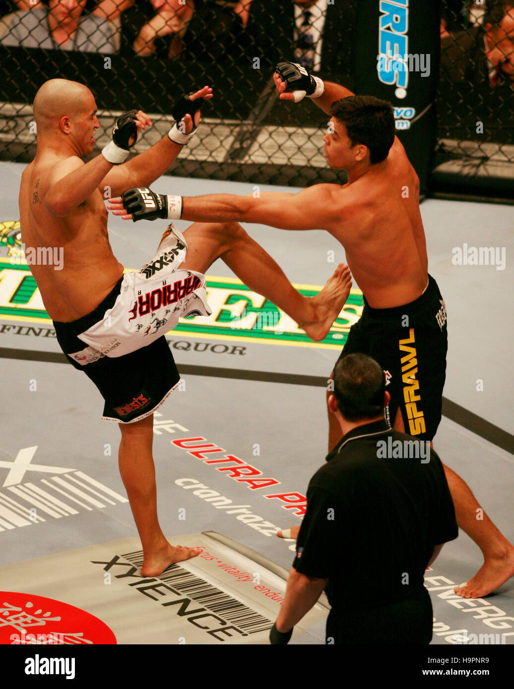 Lyoto Machida, right, fights Sam Hoger at the Ultimate Fighting ...