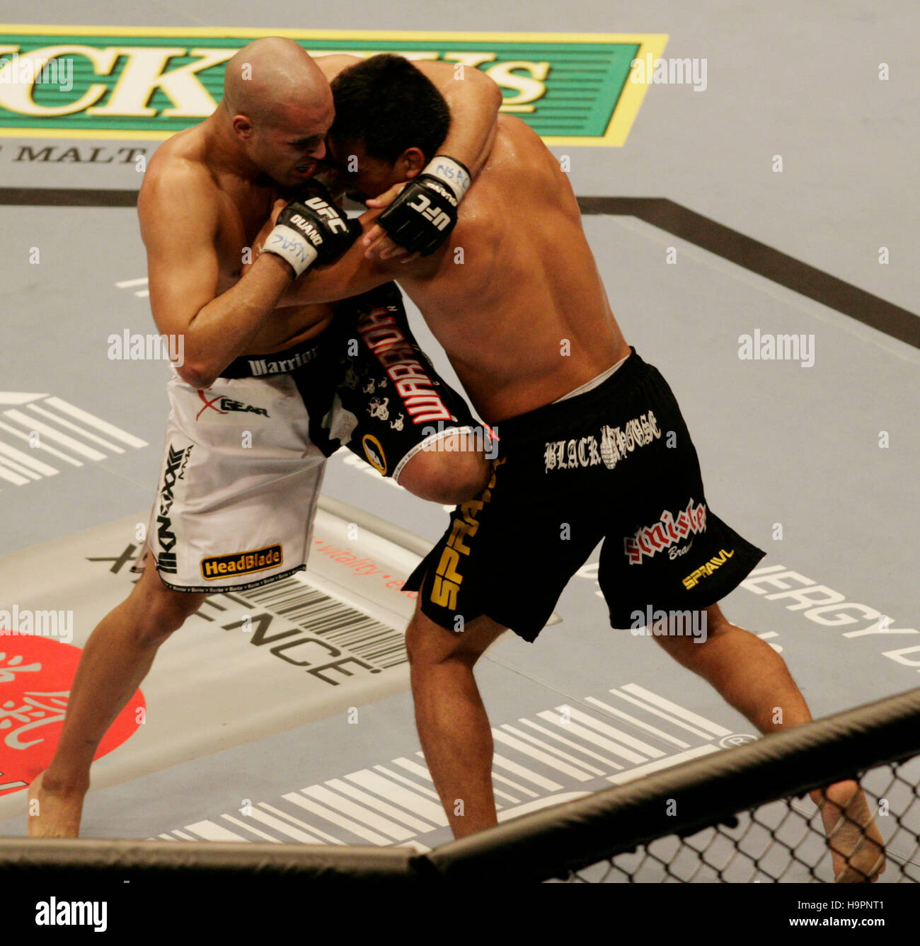 Lyoto Machida, right, fights Sam Hoger at the Ultimate Fighting ...