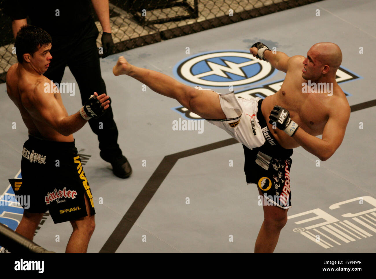 Sam Hoger, right, fights Lyoto Machida at the Ultimate Fighting ...