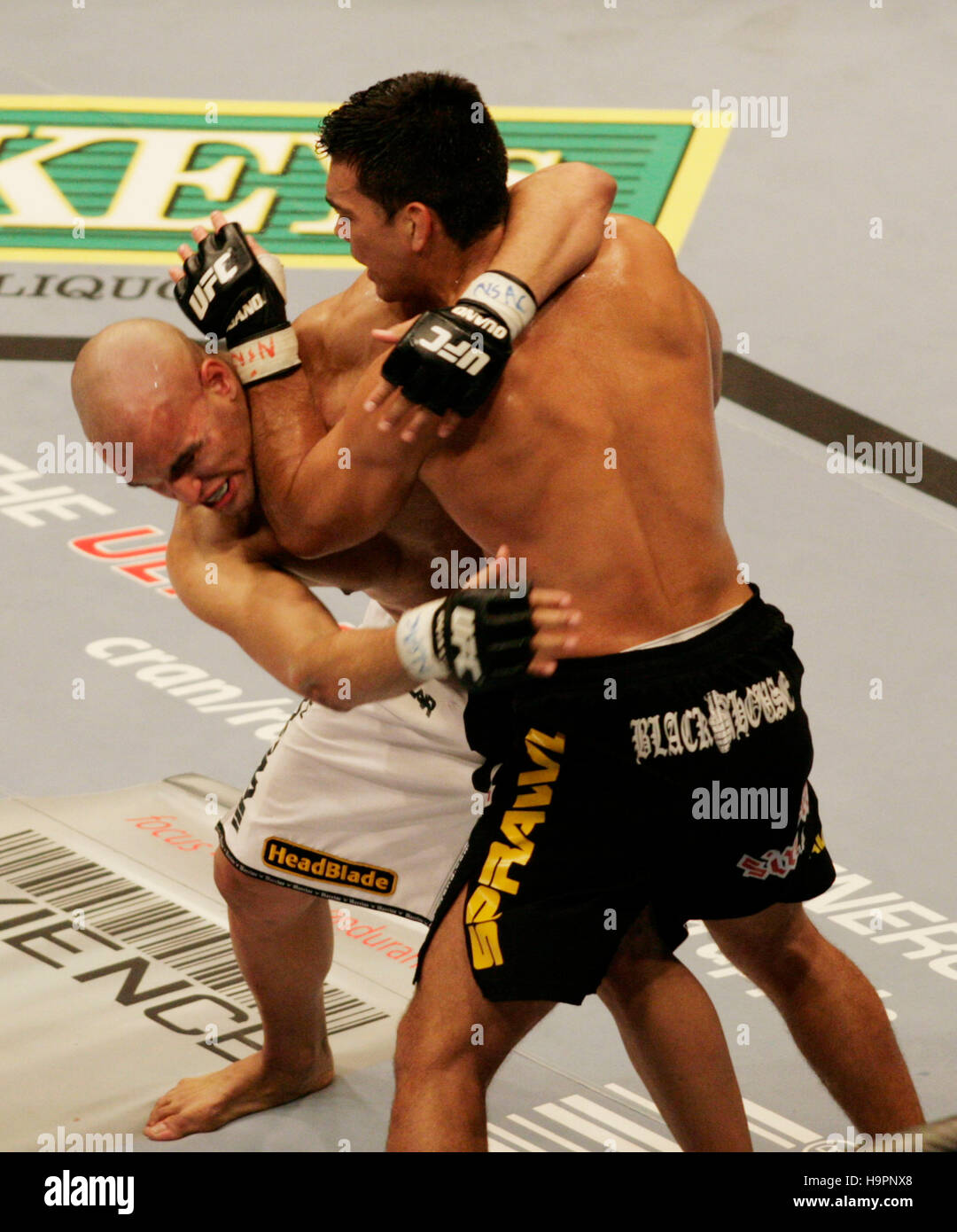 Lyoto Machida, right, fights Sam Hoger at the Ultimate Fighting ...