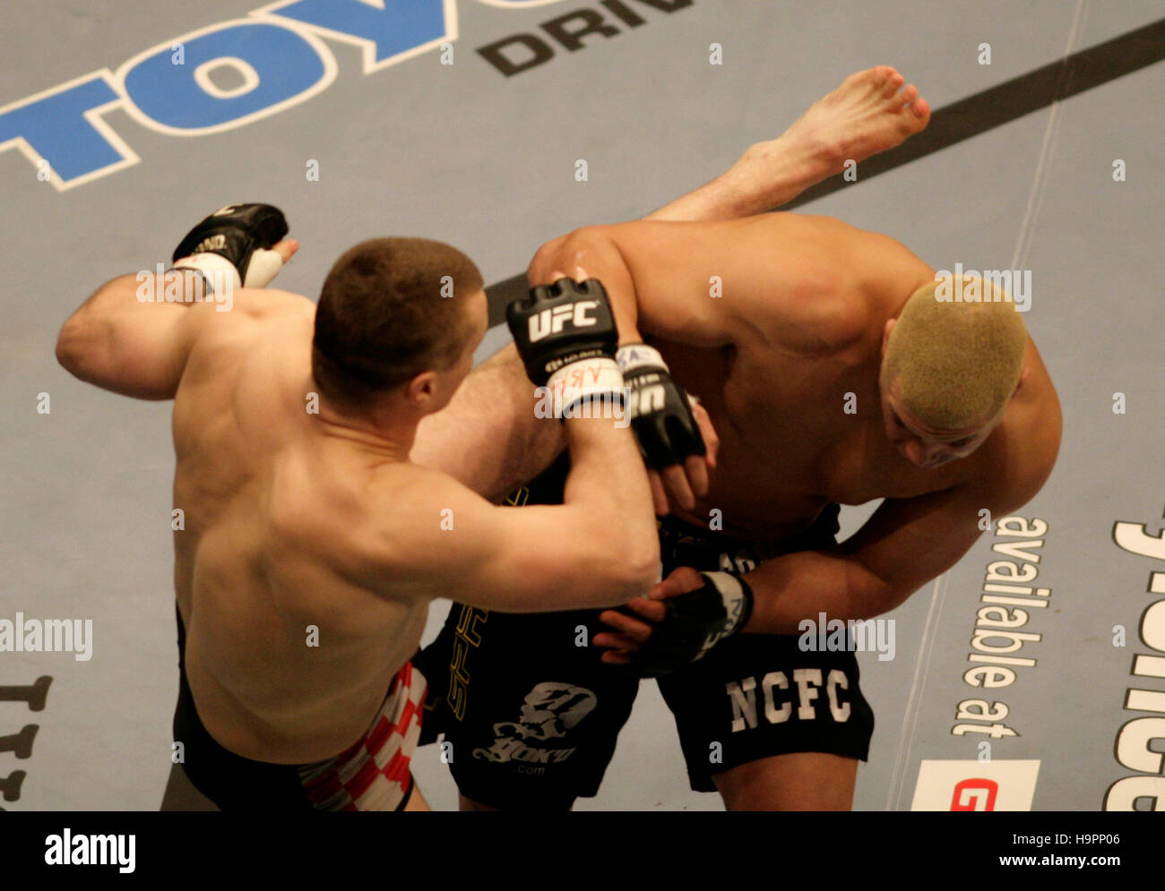 Mirko Cro Cop, left, fights Eddie Sanchez at the Ultimate Fighting ...