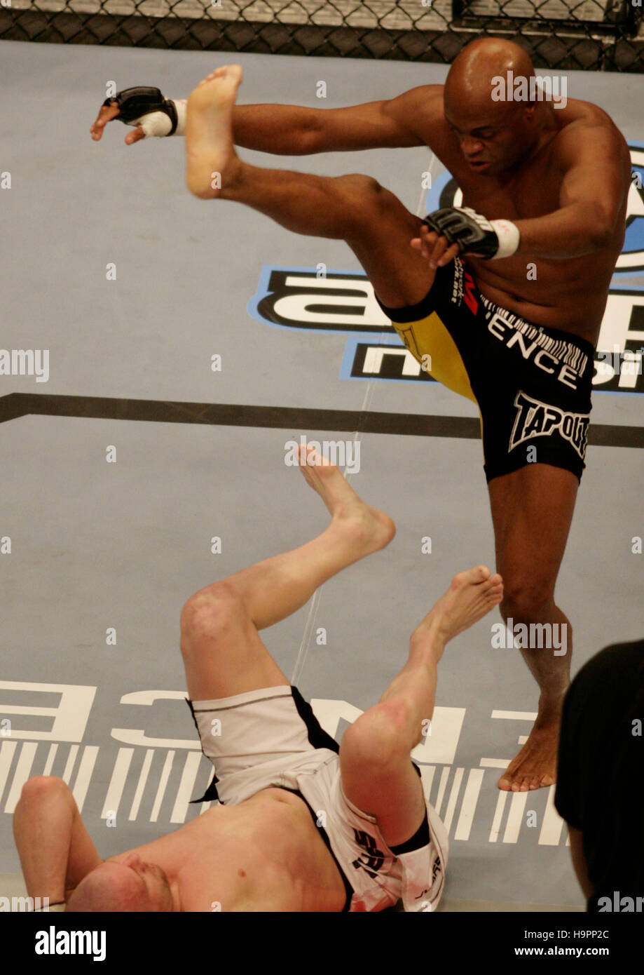 Anderson Silva, right, fights Travis Lutter at the Ultimate Fighting ...