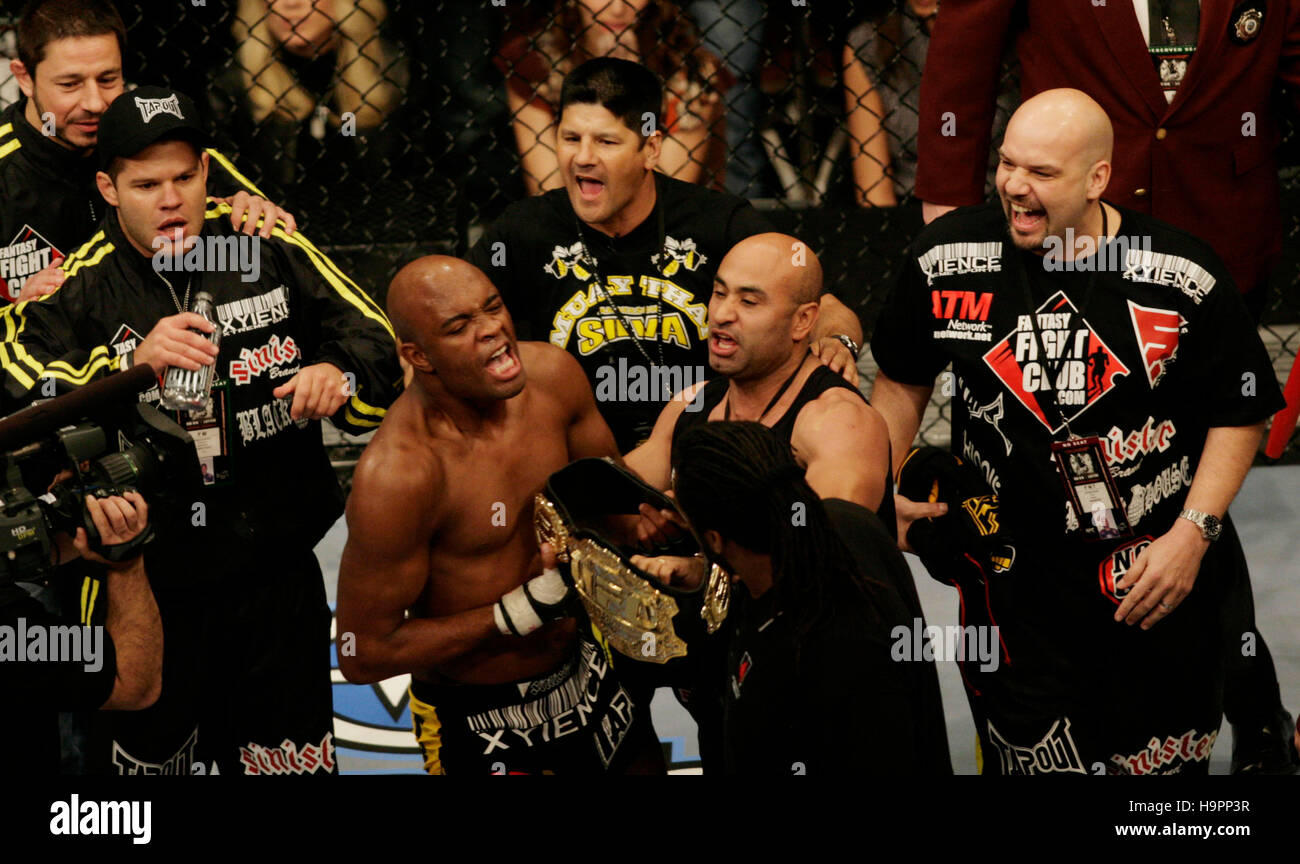 Anderson Silva celebrates his victory over Travis Lutter at the ...