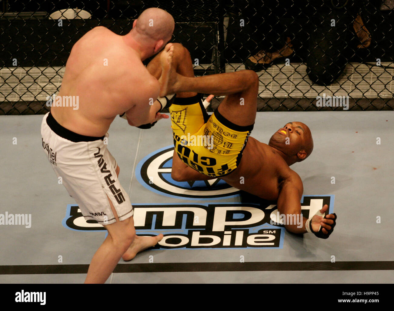Anderson Silva, right, fights Travis Lutter at the Ultimate Fighting ...