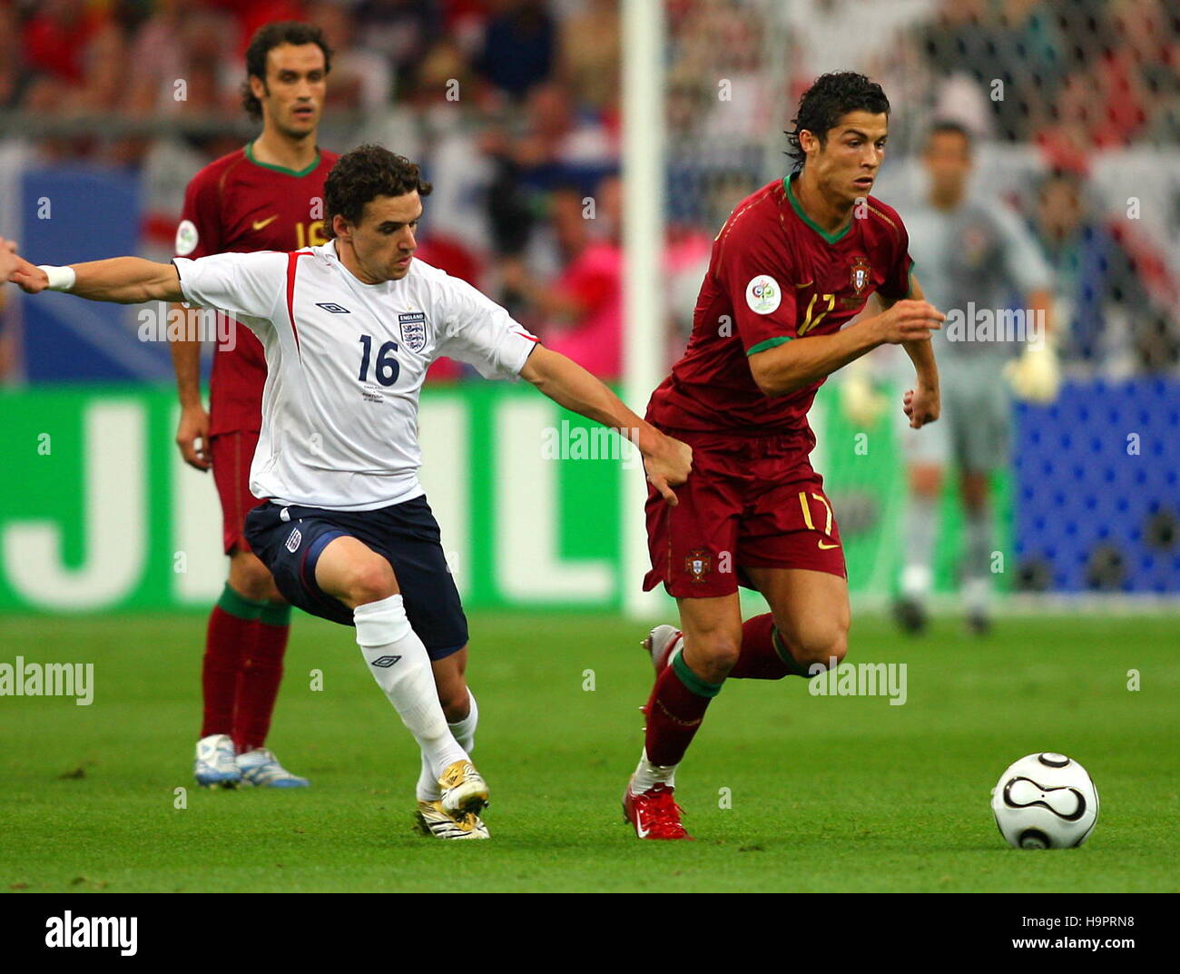 OWEN HARGREAVES & C RONALDO ENGLAND V PORTUGAL AUFSCHALKE ARENA ...