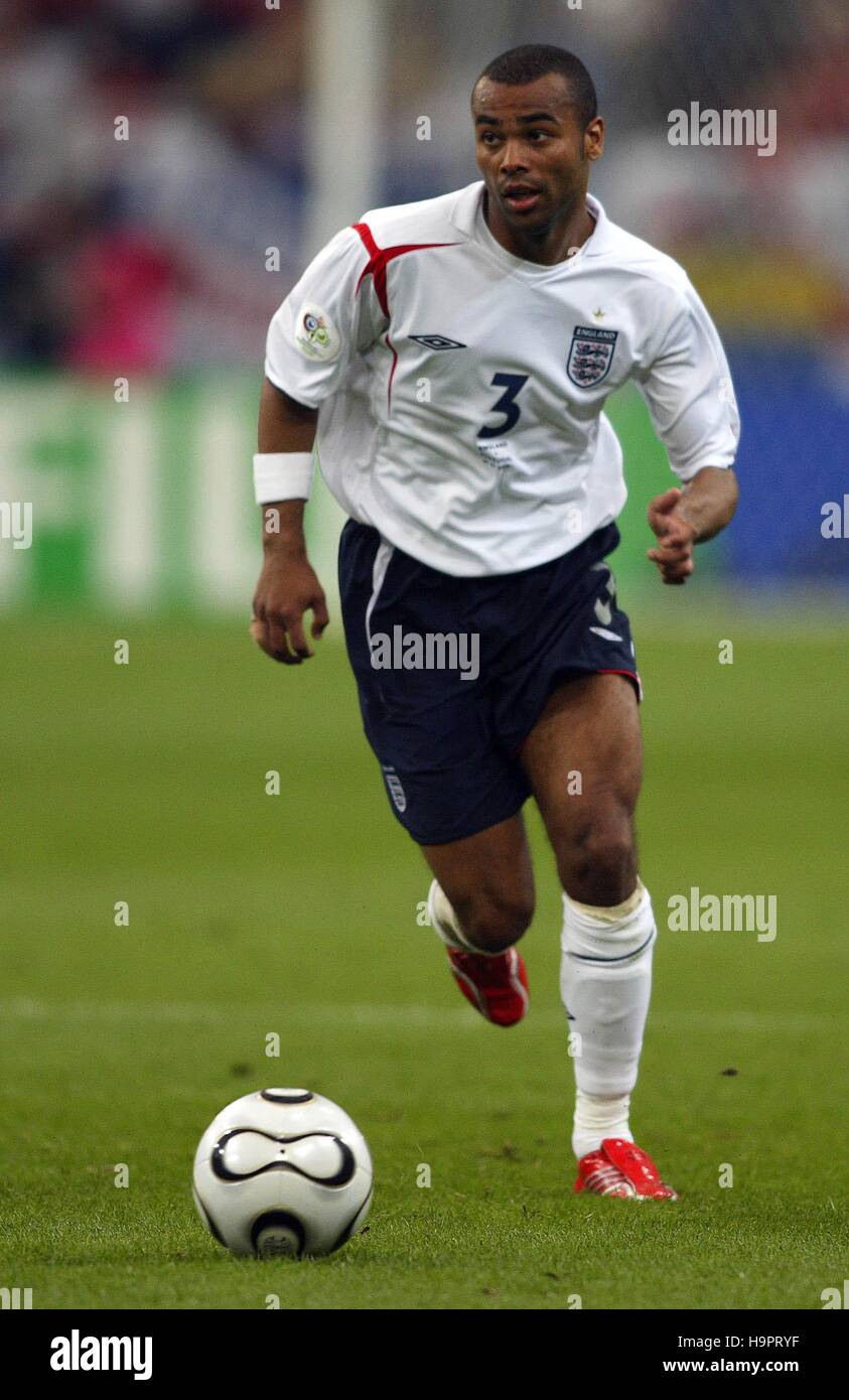 ASHLEY COLE ENGLAND & ARSENAL FC WORLD CUP AUFSCHALKE ARENA ...