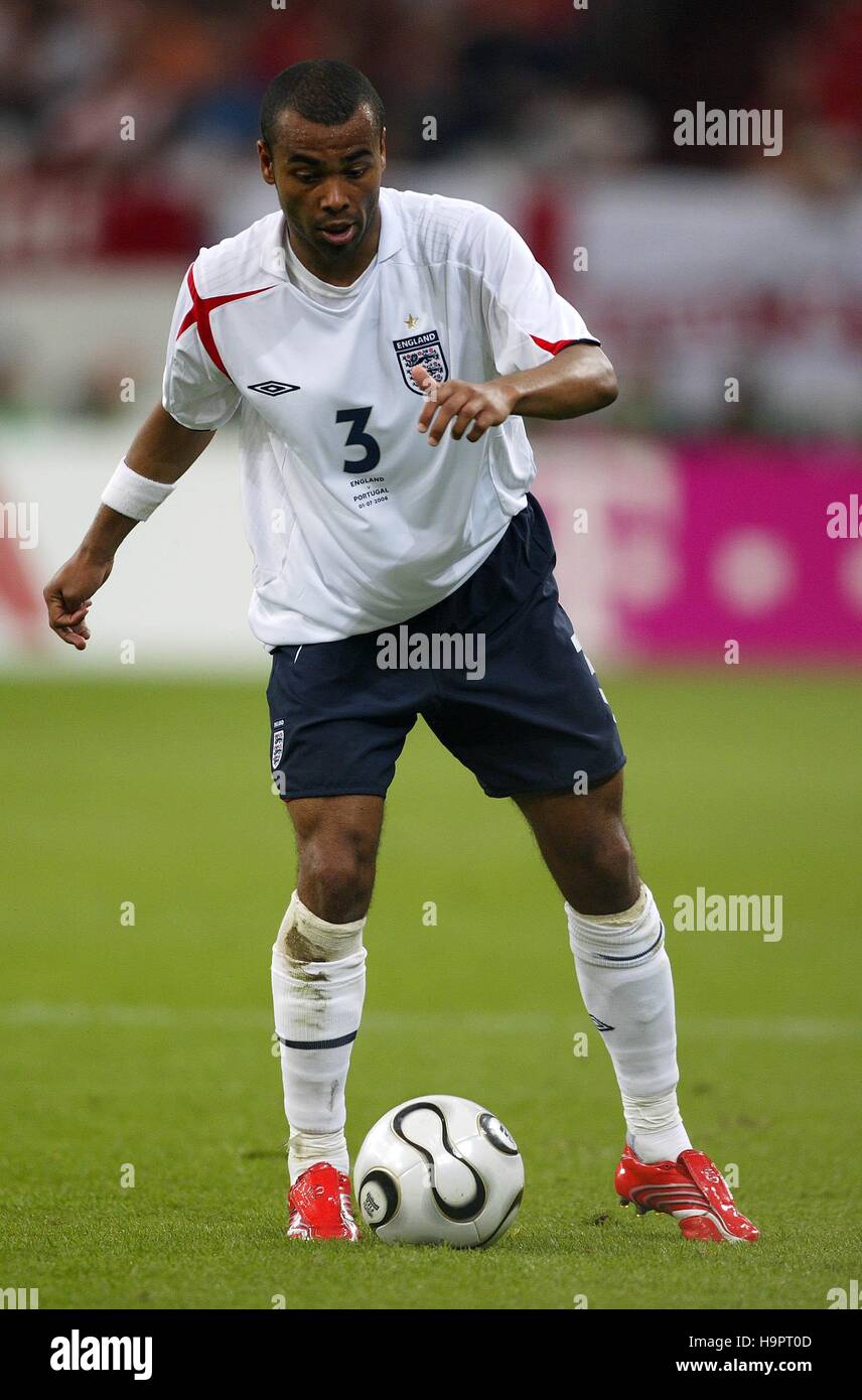 ASHLEY COLE ENGLAND & ARSENAL FC WORLD CUP AUFSCHALKE ARENA ...