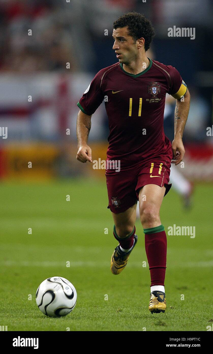 Simao sabrosa benfica hi-res stock photography and images - Alamy