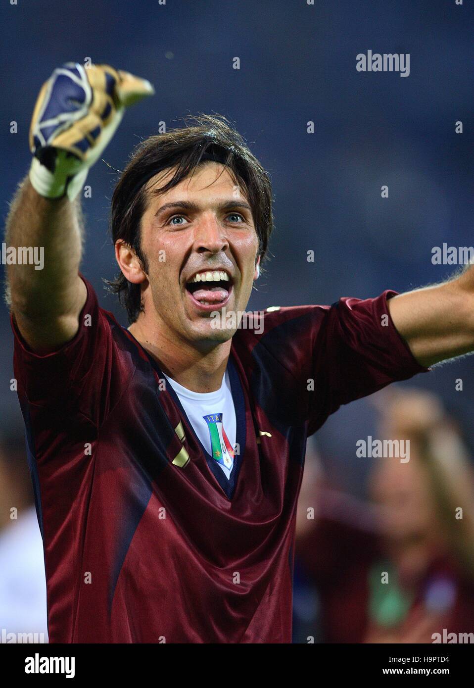 Gianluigi buffon 2006 italy hi-res stock photography and images - Alamy