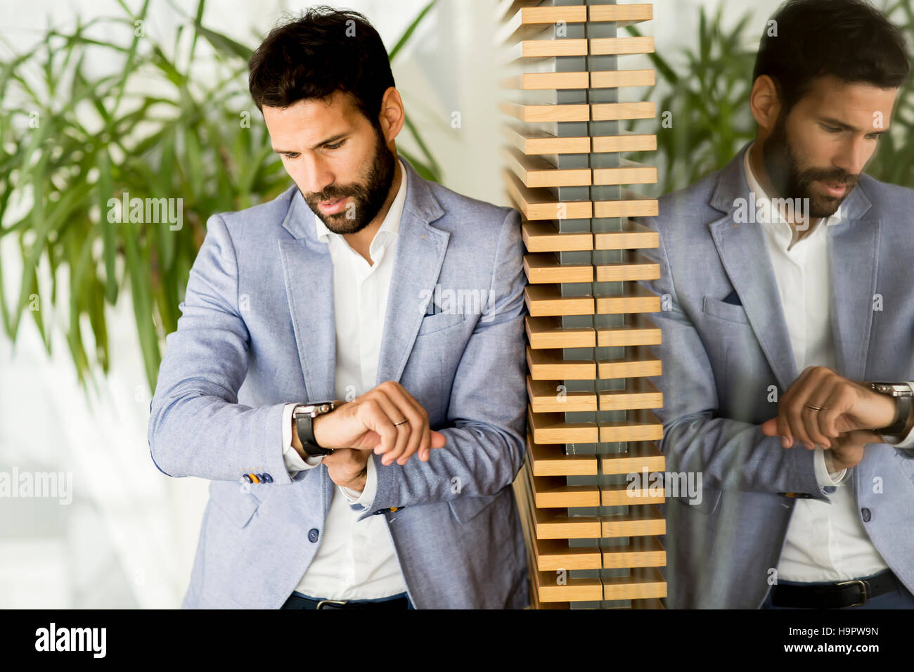 Hand looking at watch hi-res stock photography and images - Alamy