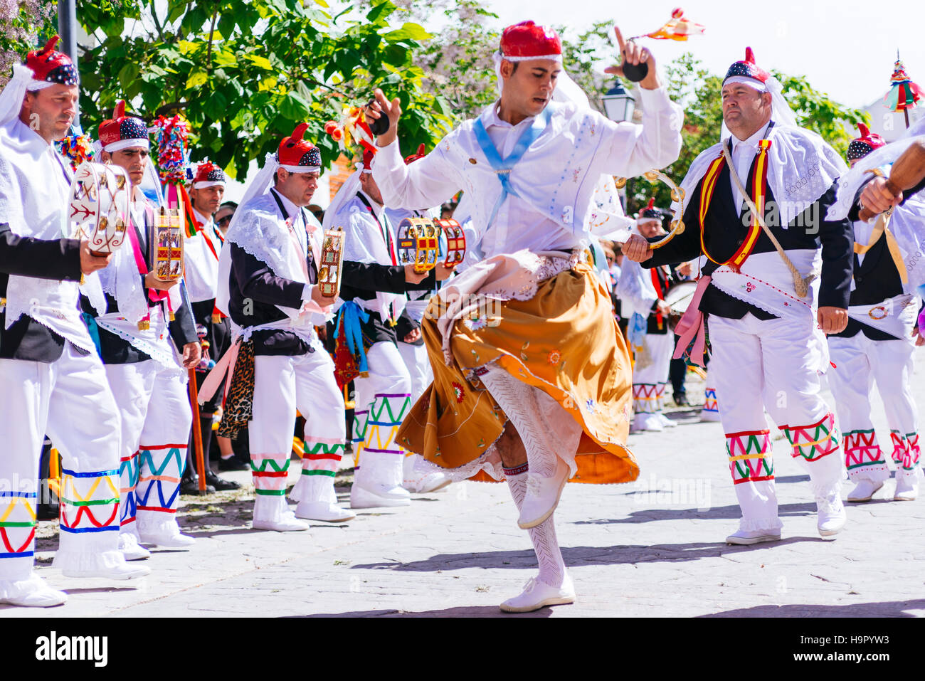 Dance called Weave the cord, Tejer el cordón. Pecados and Danzantes de ...