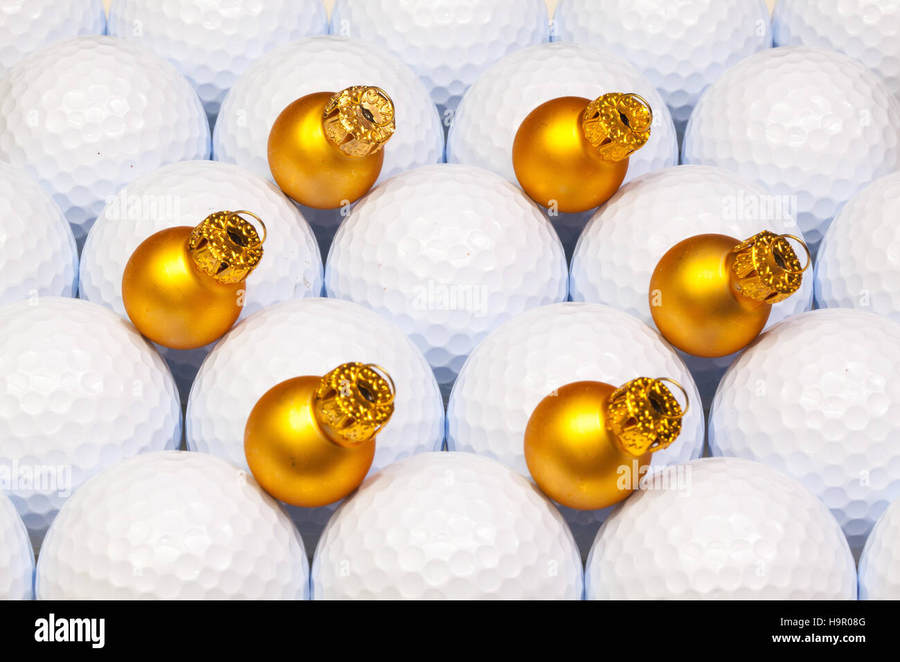 Gold golf tee hi-res stock photography and images - Alamy