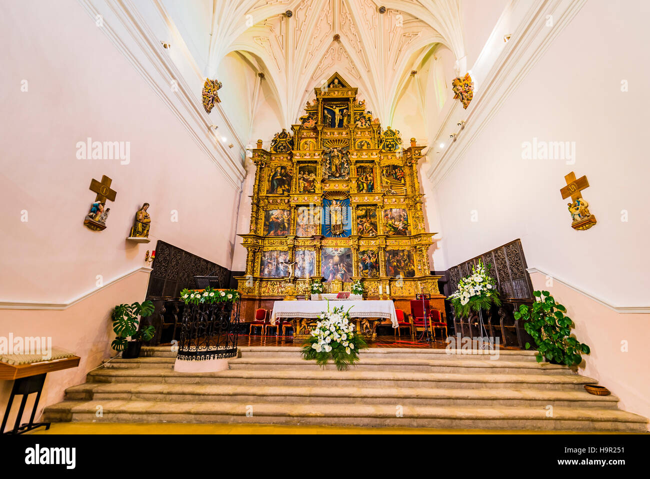 Main altar of the church of Santa María del Castillo. Olmedo ...