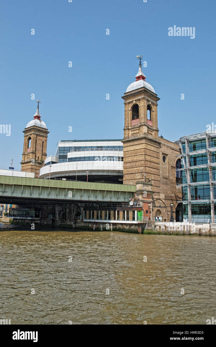Cannon Street Railway Bridge over River Thames in London in UK Stock ...