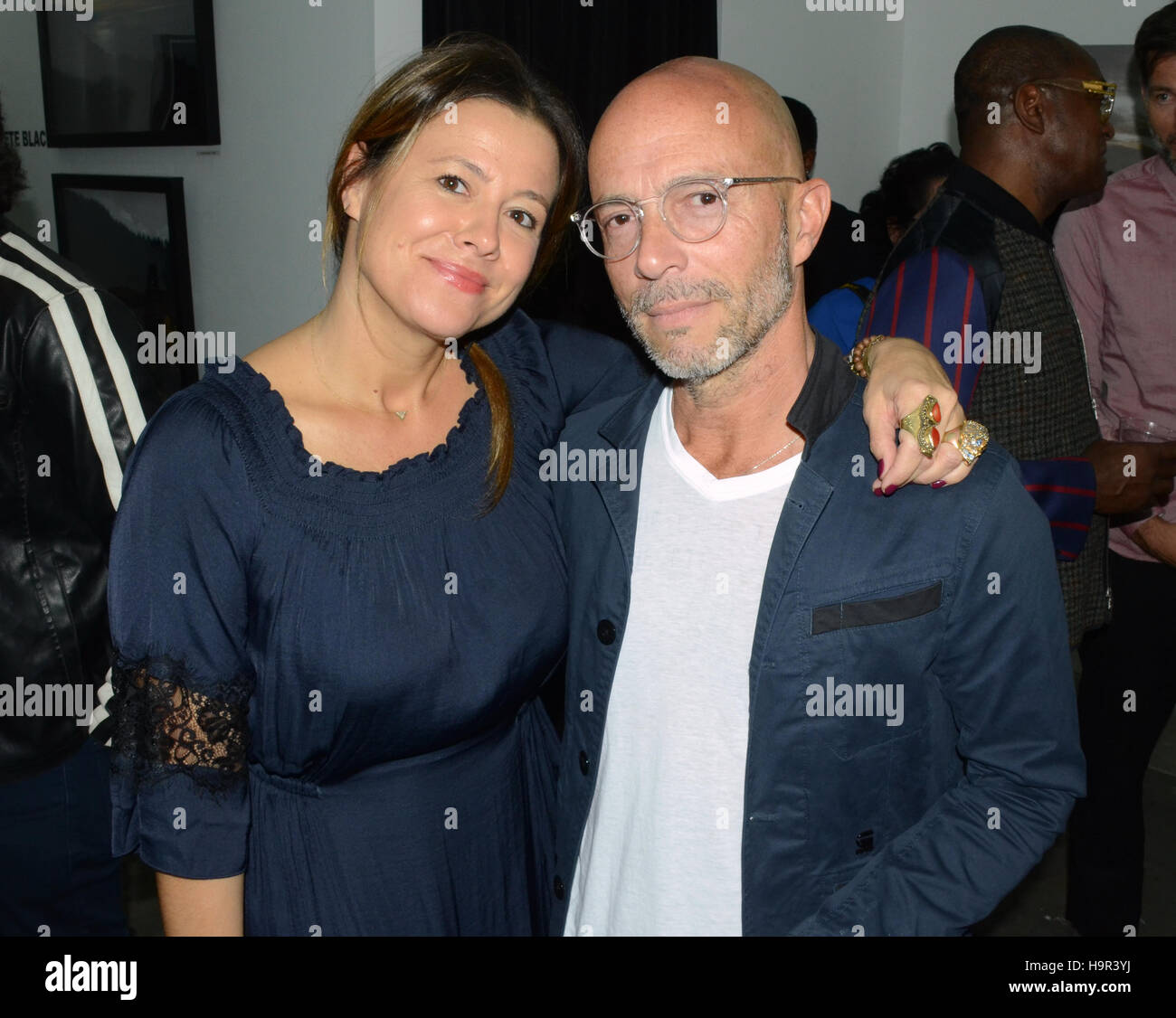 Jen DiSisto and Pete Black at the Hindsight Is 30/40 Group Photo ...