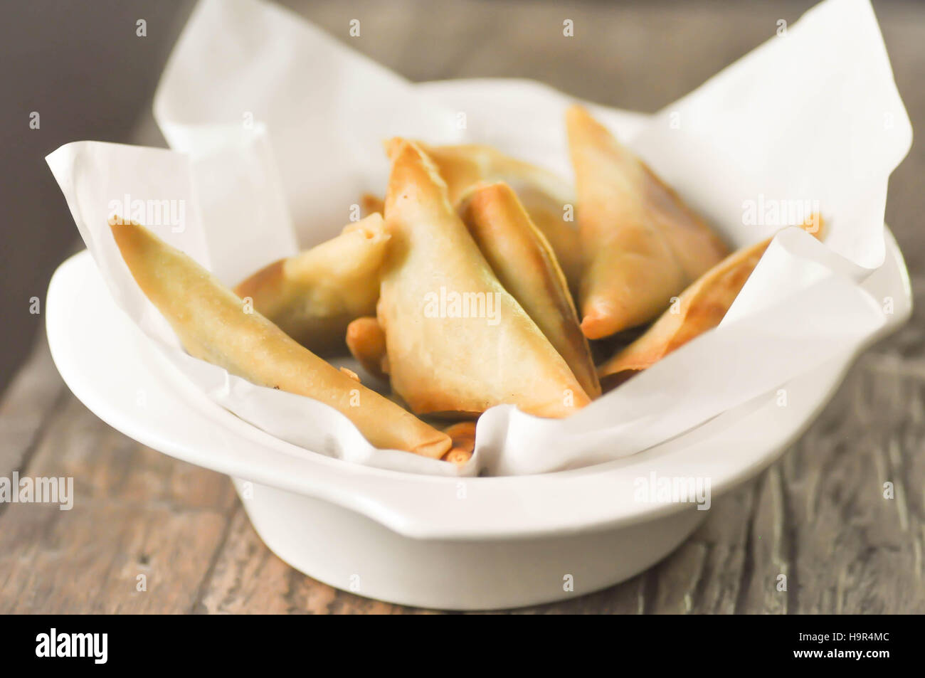 Deep fried Samosa with meat and vegetable stuffed Stock Photo - Alamy