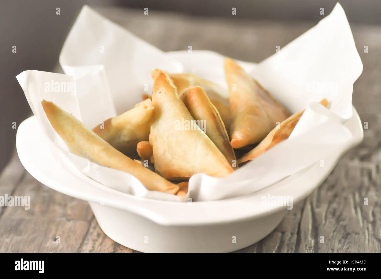 Homemade deep fried indian vegetable samosas hi-res stock photography ...