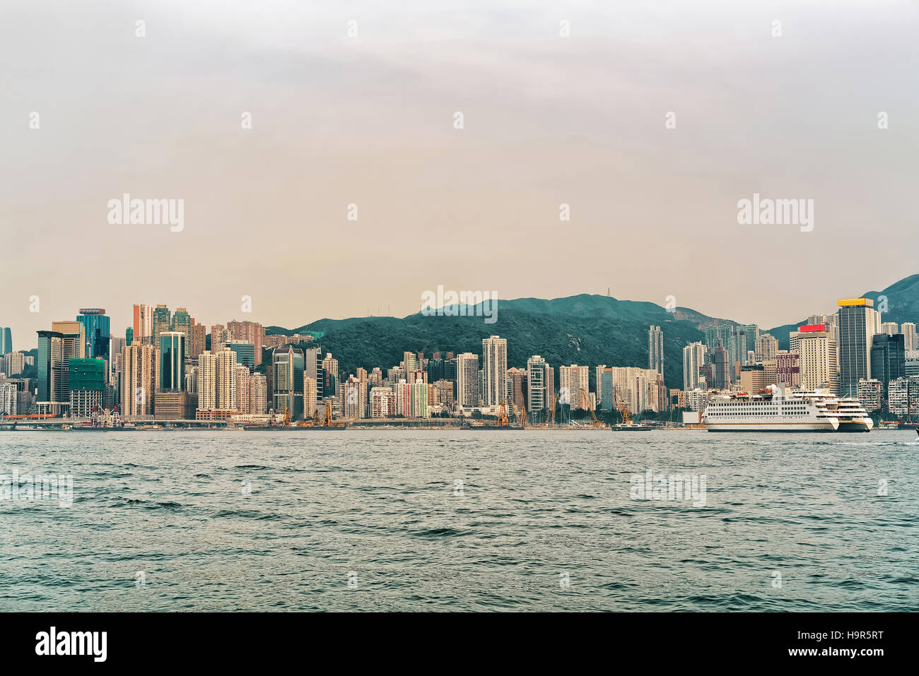 Cruise ship at Victoria Harbor of Hong Kong. View from Kowloon on HK ...