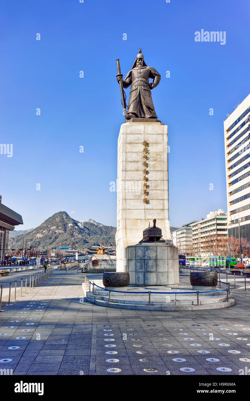Seoul, South Korea - March 11, 2016: Statue of Admiral Yi Sunsin on ...