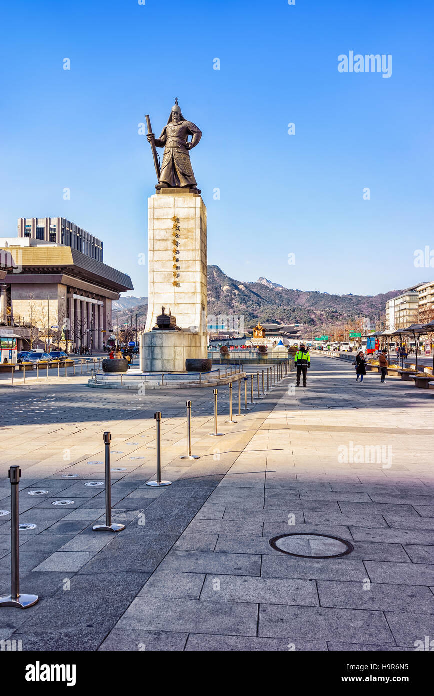 Seoul, South Korea - March 11, 2016: Statue of Admiral Yi Sunsin in ...