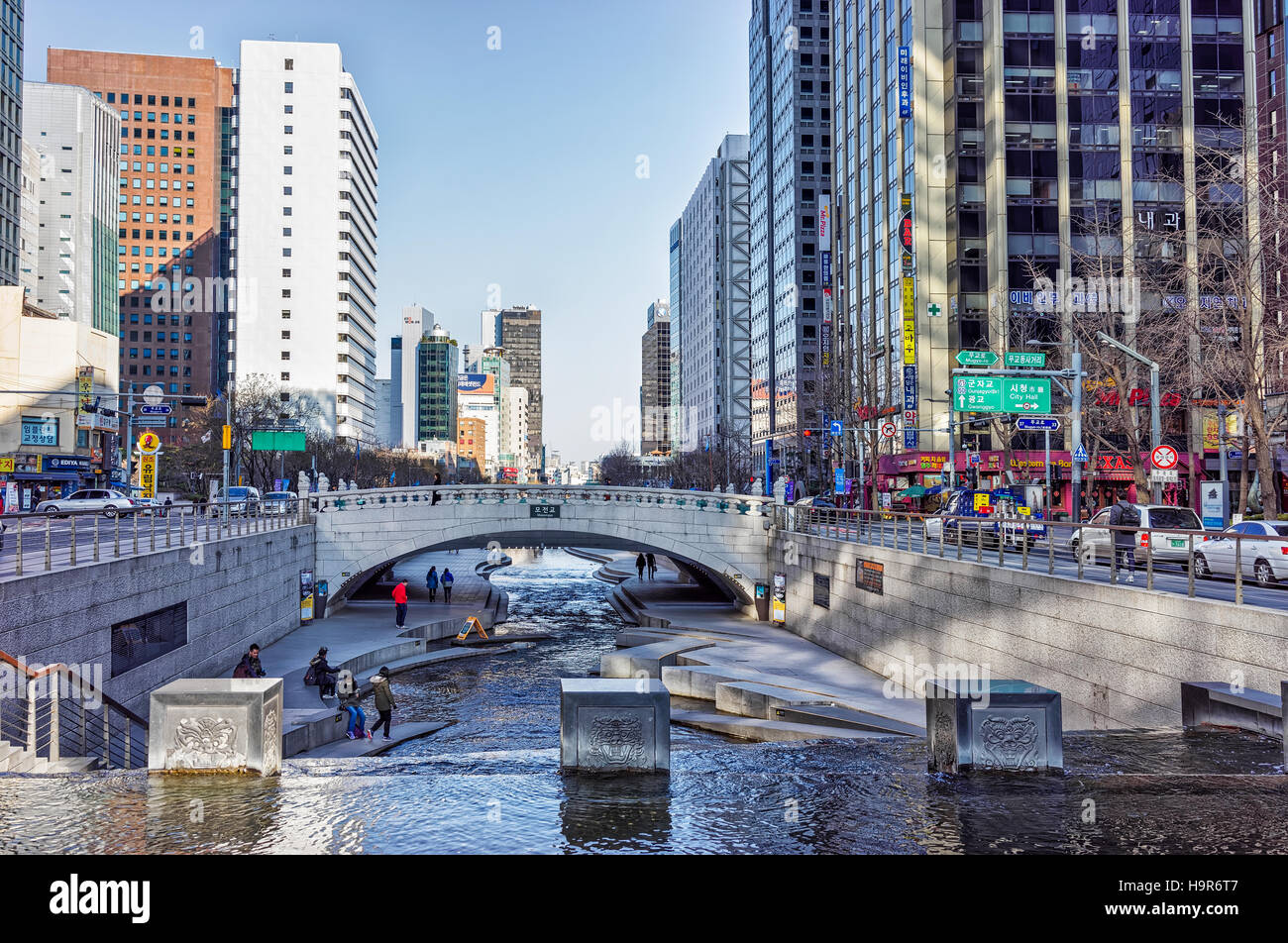 Seoul, South Korea - March 11, 2016: Mojeon Bridge crosses ...