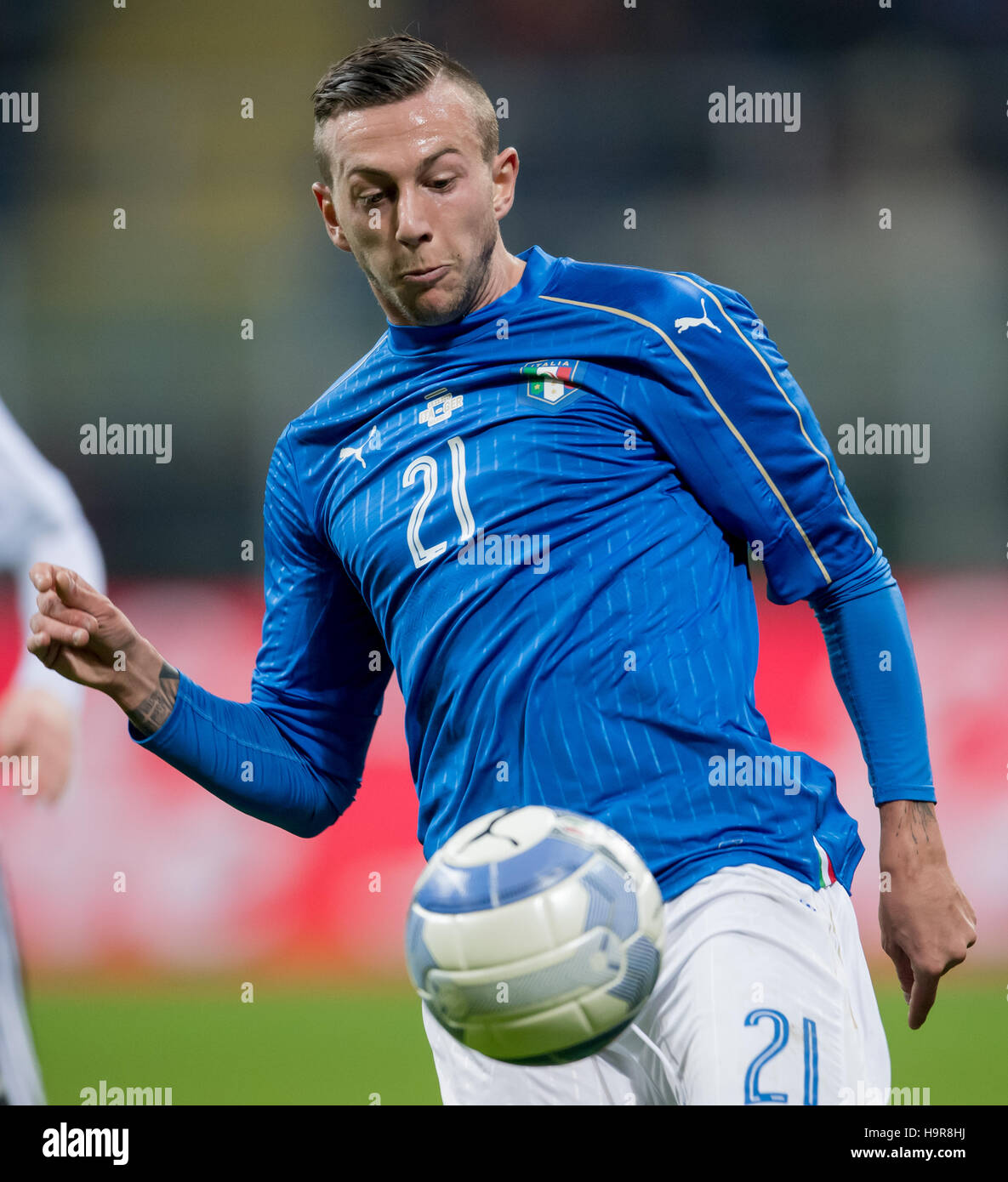 Milan, Italy. 15th Nov, 2016. Italy's Federico Bernardeschi in action ...