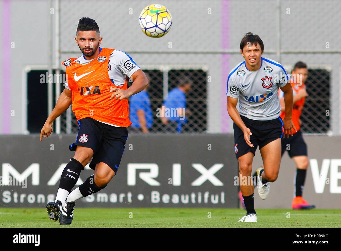 SÃO PAULO, SP - 24.11.2016: TREINO DO CORINTHIANS - William Romero and ...