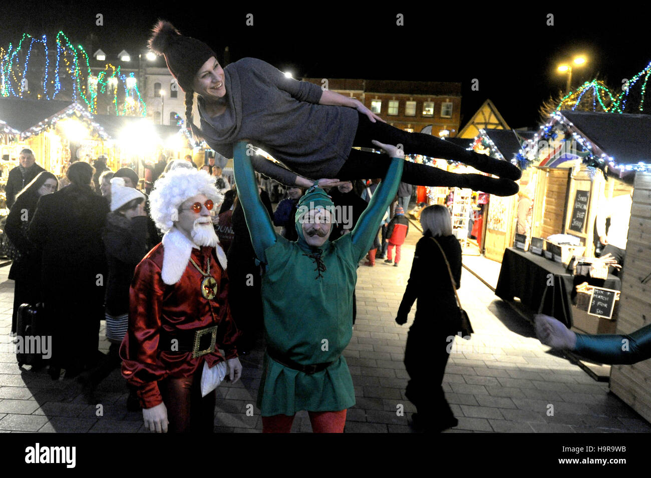 Christmas entertainers hi-res stock photography and images - Alamy