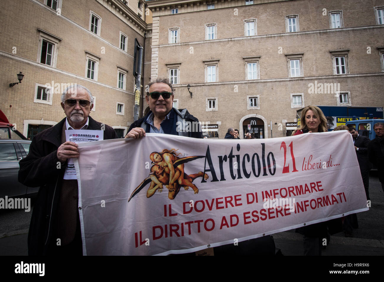 News reporters rome hi-res stock photography and images - Alamy