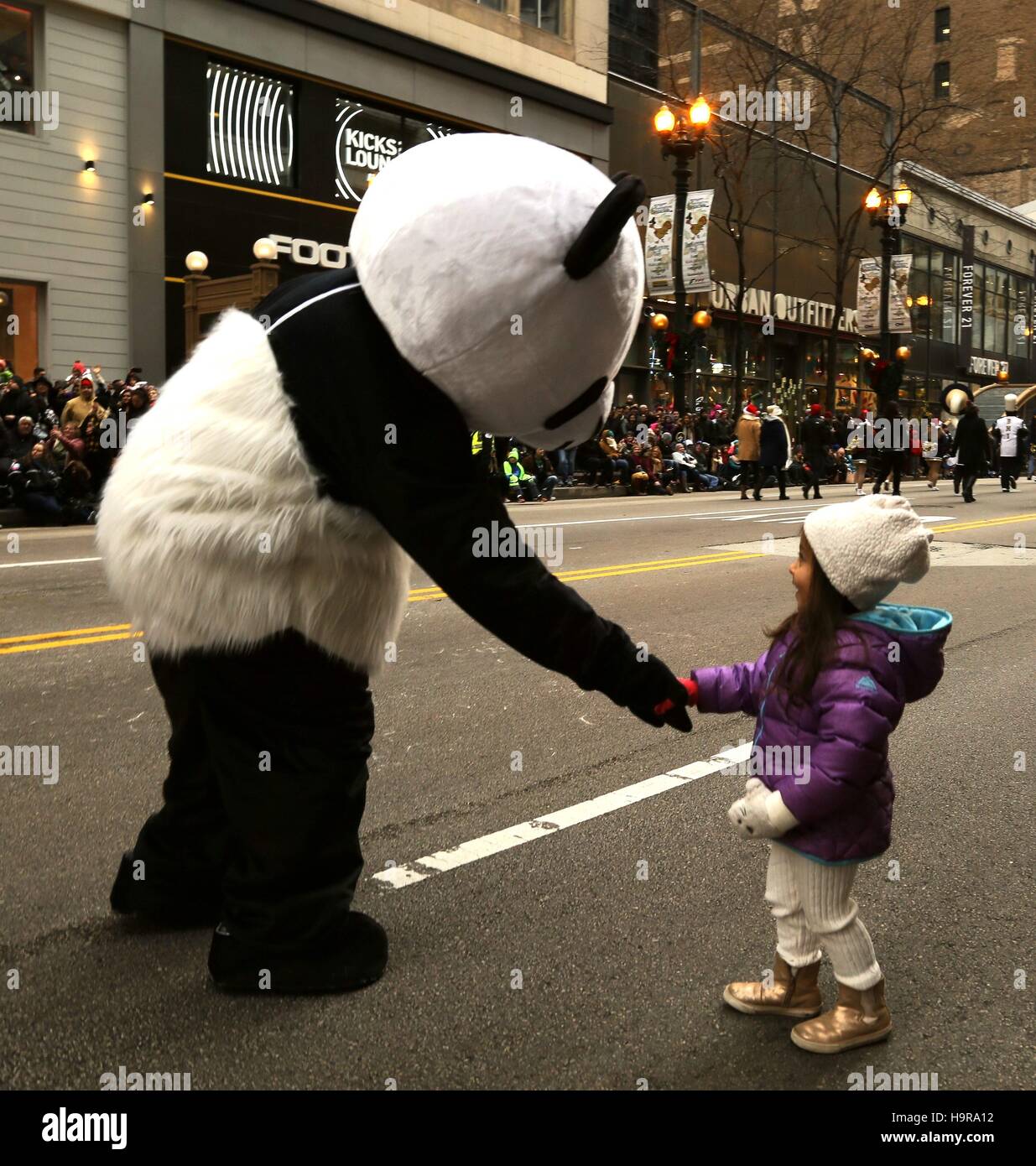Chicago, USA. 24th Nov, 2016. An actor dressed in giant panda costume ...