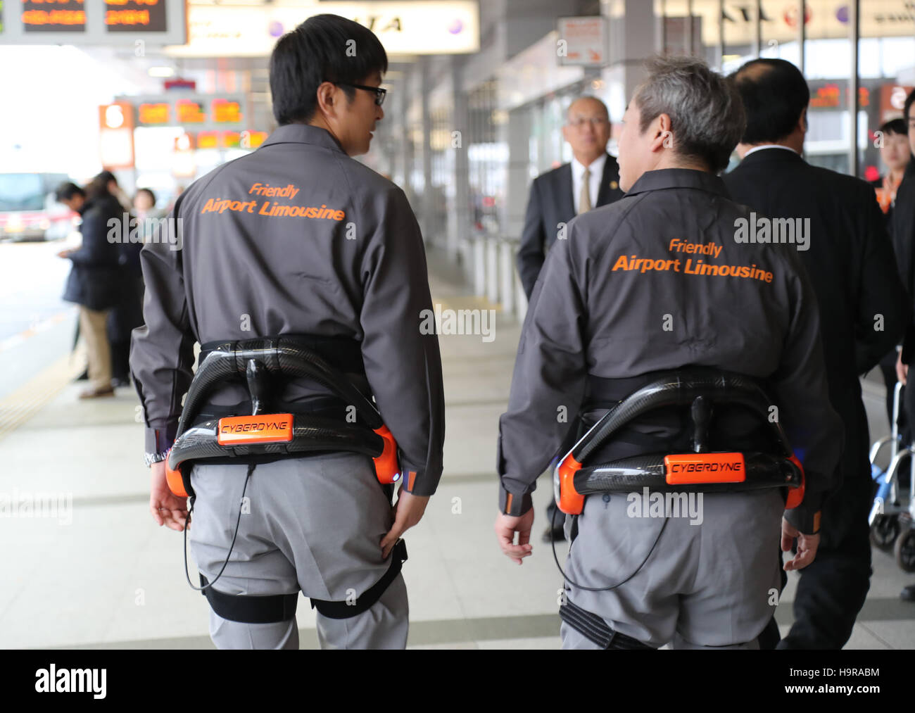 Tokyo, Japan. 24th Nov, 2016. Airport Limousine bus service employees ...